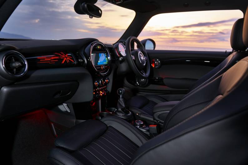 MINI 5-Door Hatch review | Car review | RAC Drive