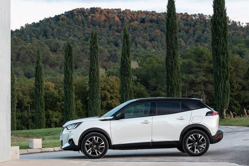 Peugeot e-2008 review | Car review | RAC Drive