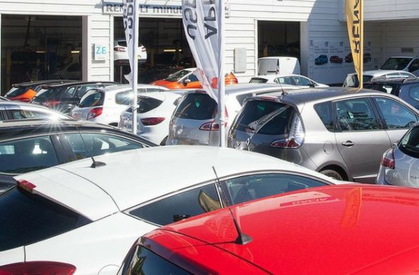 Buying a used car - the ultimate checklist | RAC Drive