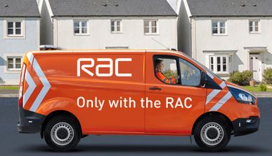 Advice for driving in heavy rain and floods | RAC Drive